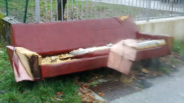 Rifiuti abbandonati e siringhe per strada: a Isernia regna l’incuria ... Rifiuti abbandonati e siringhe per strada: a Isernia regna l’incuria ...