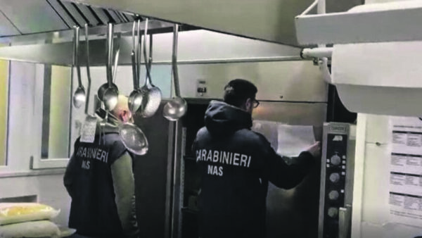 Alimenti mal conservati e carenze igieniche, blitz del Nas nelle mense ...