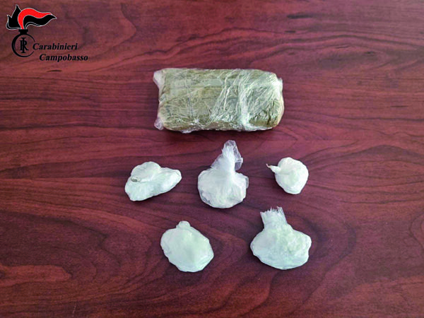 Termoli. Trovato con un etto e mezzo di hashish e cocaina, pusher ... Termoli. Trovato con un etto e mezzo di hashish e cocaina, pusher ...